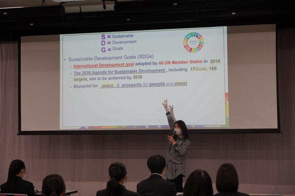山本祐規子准教授が地元高校生を対象にSDGsの英語講義を実施 – NipCA（日本財団 中央アジア・日本人材育成プロジェクト）